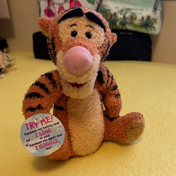 Disney | Toys | Vintage 998 Disney Sing N Giggle Tigger Plush Animated ...